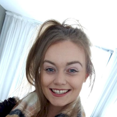Learn English with Alanna - Gold Coast: I am Alanna, a 21-year...