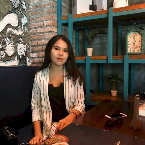 Learn Russian with Alina - Singapore: Hello! I’m Alina, curr...