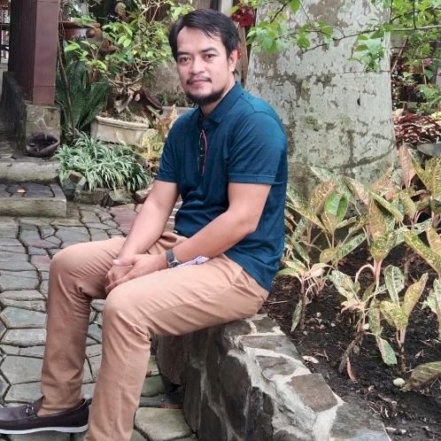 Learn Filipino with Almer - Manila: Hello, I'm Almer, a respon...