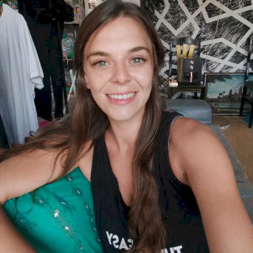 Learn English with Emer - Phnom Penh: Hi everyone! My name is...