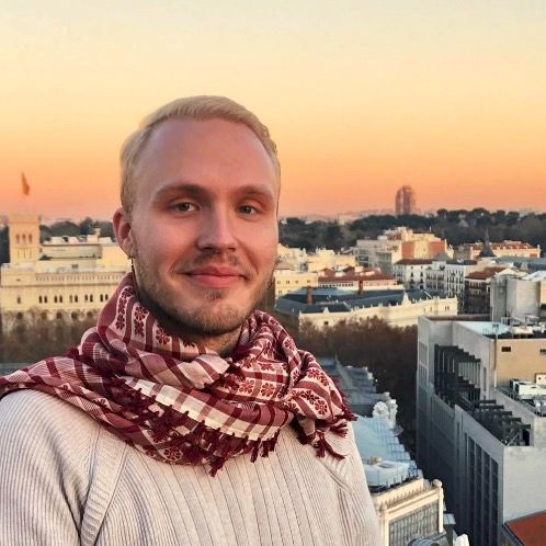 Learn English with Gabriel - Madrid: I am a grad student in Ma...