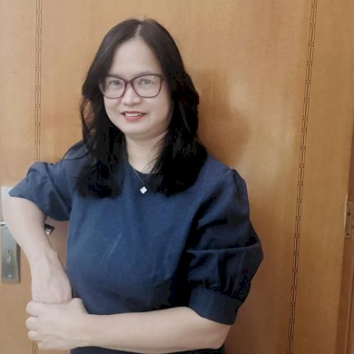 Learn English with Maribel - Luxembourg: Hello! I am a warm an...