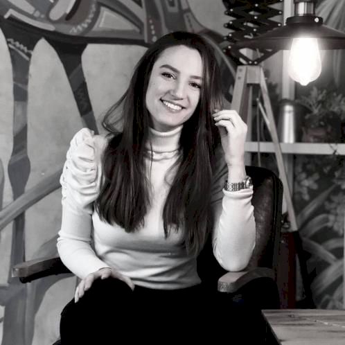 Learn English with Nina - Budapest: Hello everyone, my name is...