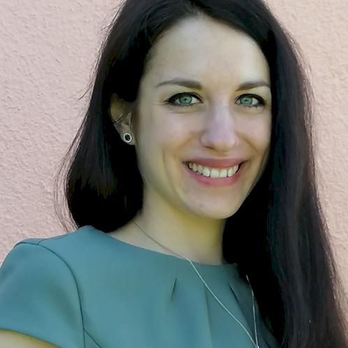 Learn English with Nina - Istanbul: Hello everyone! I am Nina...