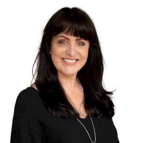 Learn English with RENEE - Cape Town: Hi, my name is RENEE. I ...