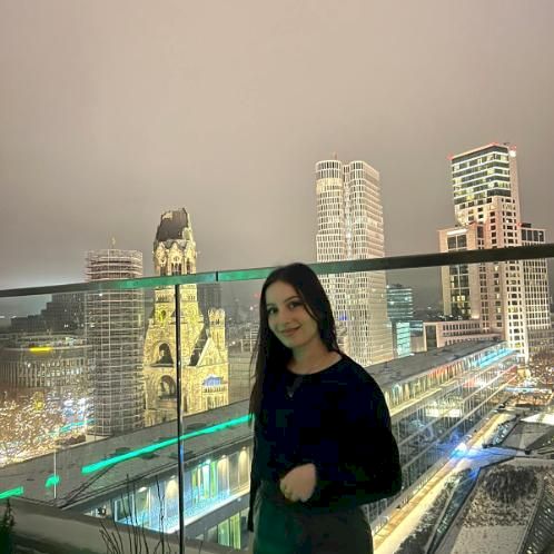 Learn Albanian with Rea - Tirana: I hold a Master’s degree i...