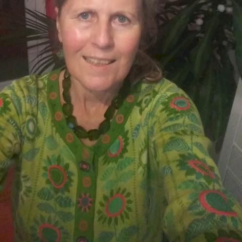 Learn German with Ute - Hong Kong: My name is Ute and I am off...