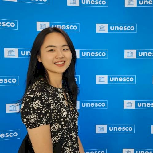 Learn Chinese / Mandarin with Yinan - Paris: Greetings! I'm Yi...